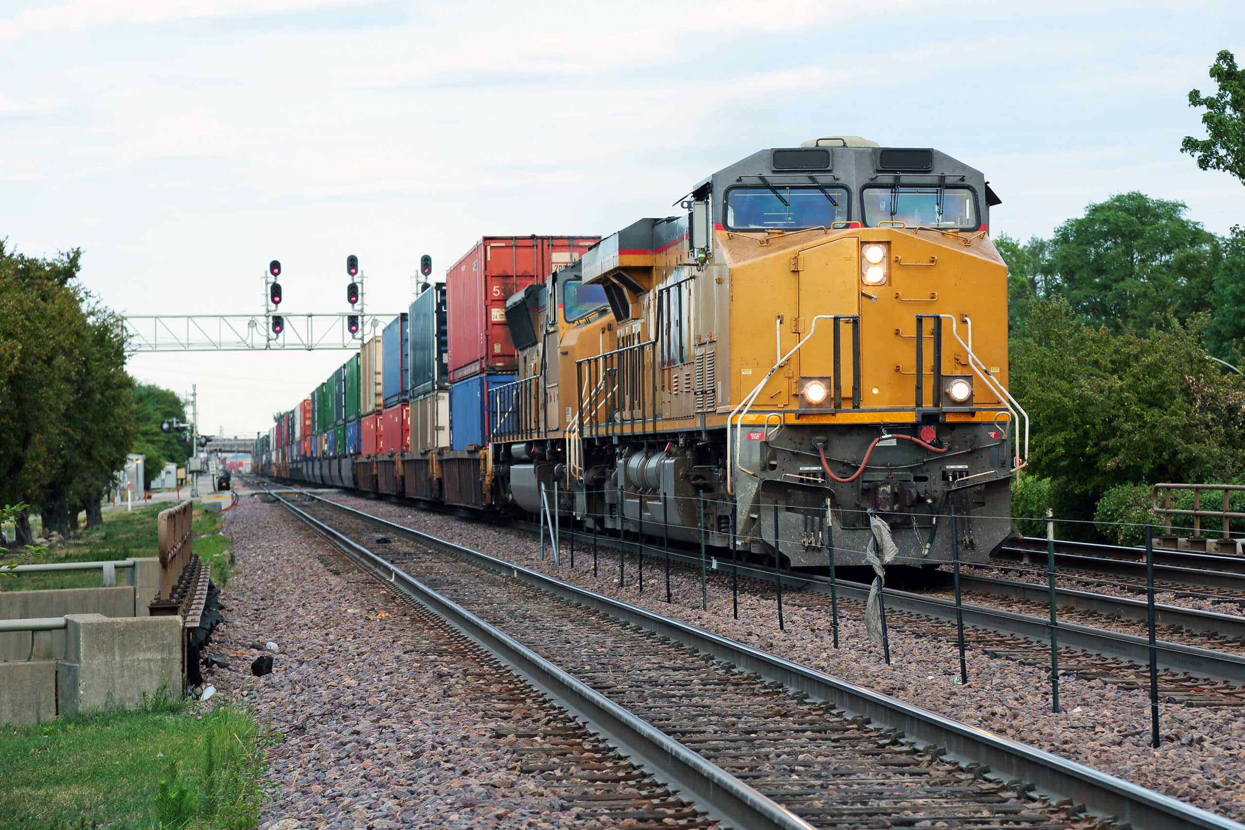 Should Freight Train Crew Sizes Be Regulated?